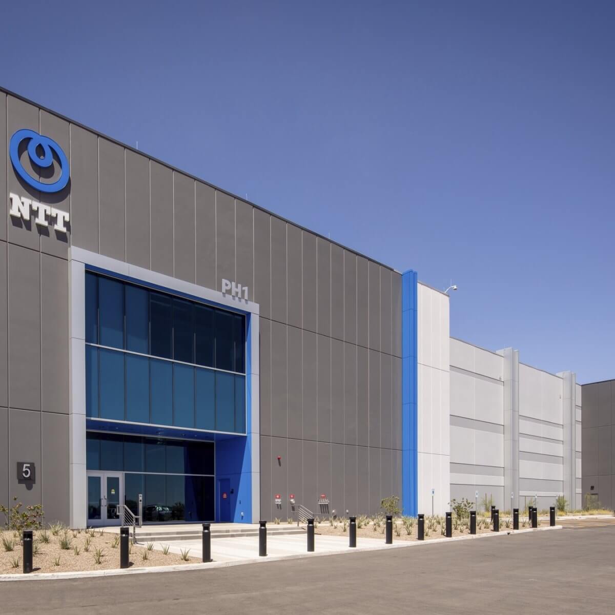 NTT Global Data Centers PH1 Data Center | Corgan NTT Global Data Centers PH1 Data Center | Corgan