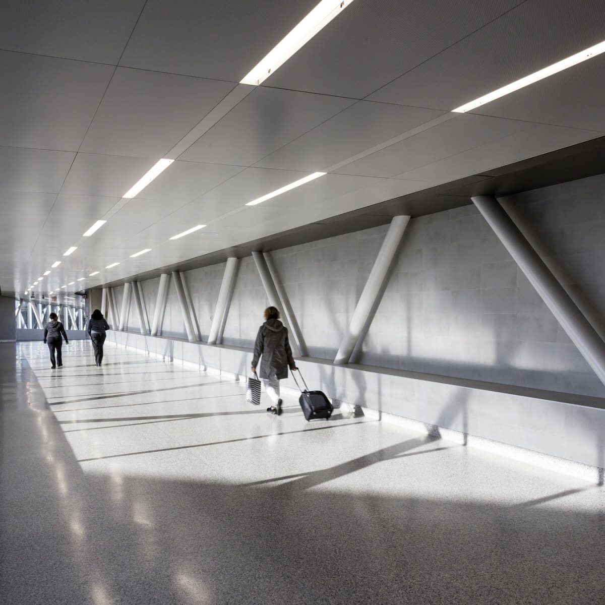 ORD American Airlines Concourse L-Stinger | Corgan